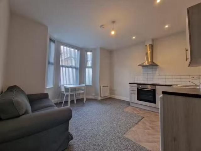 Charming 1 BA 1 bedroom flat for rent in Wesminster Road, Cove.