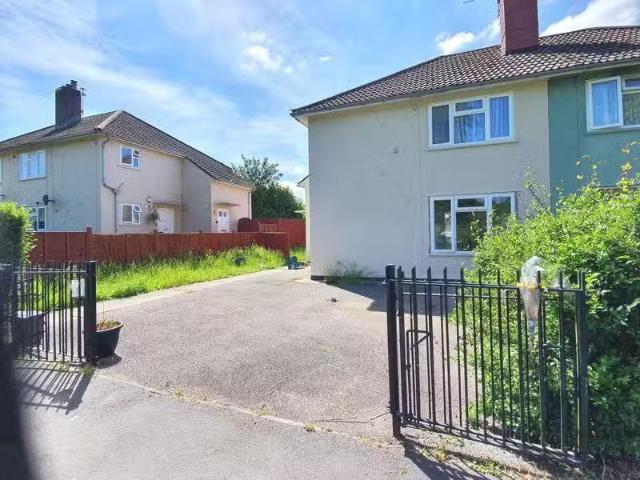 For Rent! 1 BA 1 bedroom flat for rent in Whittock Road, Stock.