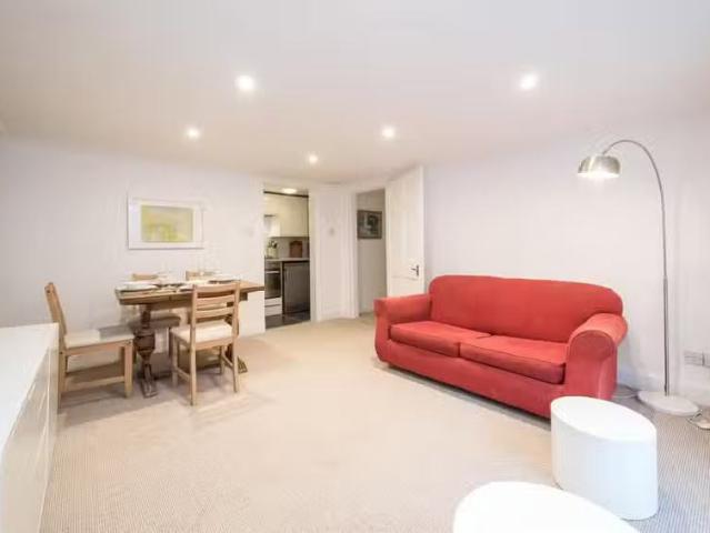 New 1 BA 1 bedroom flat for rent in William Street, Edinburgh.