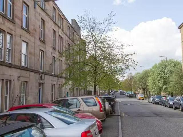 Rental! 1 BA 1 bedroom flat for rent in Albert Street, Leith.