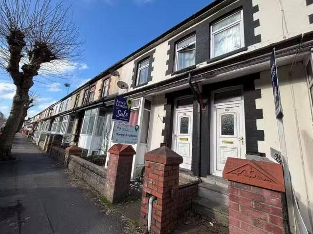Unique 1 BA 1 bedroom flat for rent in Broadway, Treforest, Po.