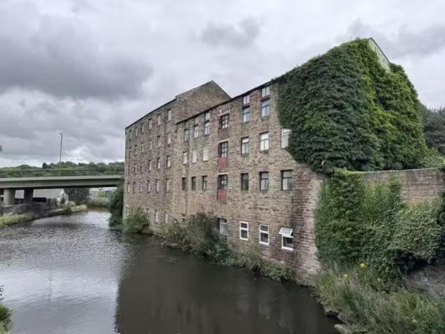 New 1 BA 1 bedroom flat for rent in Canalside Lofts, Healey Wo.