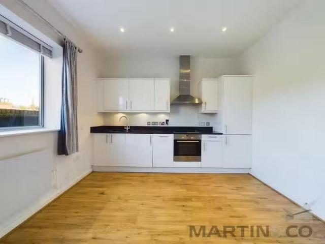 Nice 1 BA 1 bedroom flat for rent in Close to City Centre and.