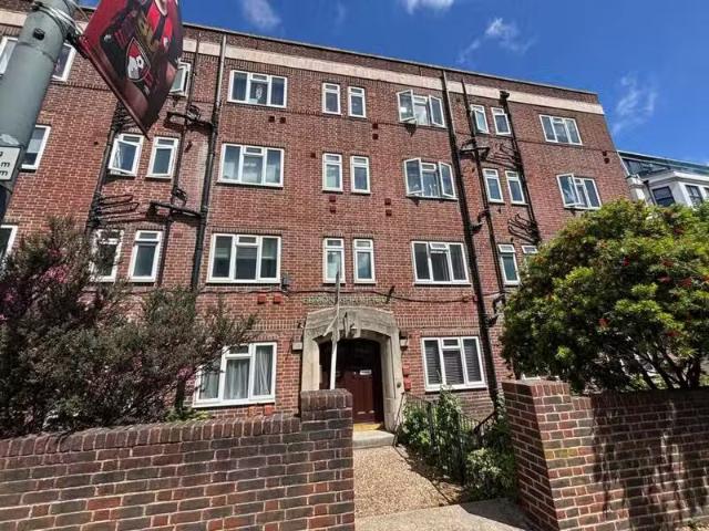 New 1 BA 1 bedroom flat for rent in Edmondsham House, Terrace.
