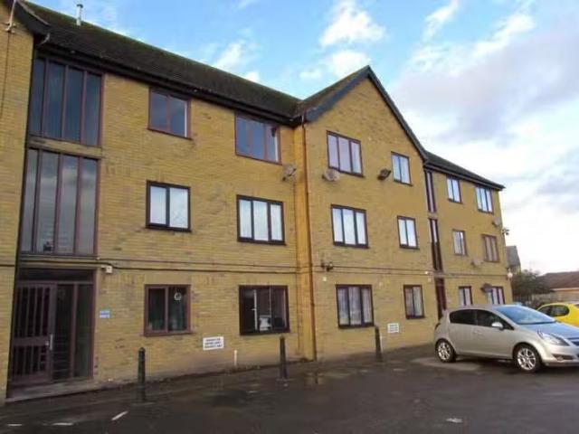 New 1 BA 1 bedroom flat for rent in Empire Court, Warwick Road.