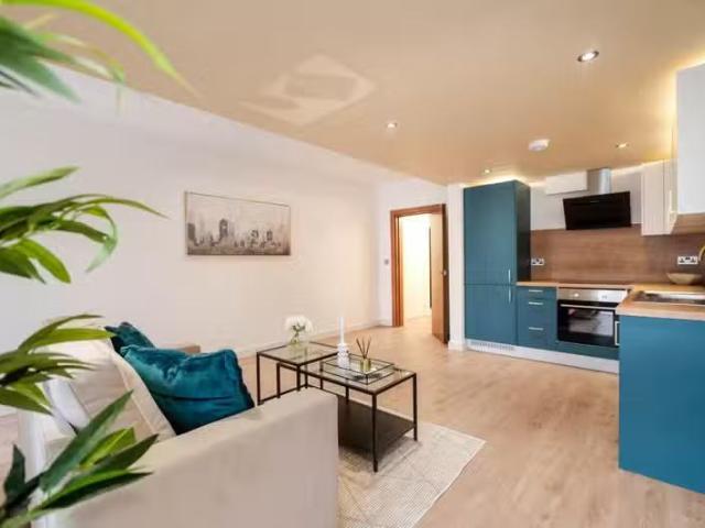 For Rent! 1 BA 1 bedroom flat for rent in Flat, Crompton Stree.
