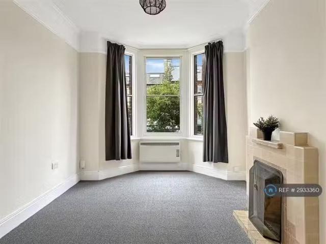 Nice 1 BA 1 bedroom flat for rent in Halifax Road, Cambridge.