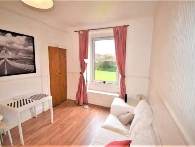 Charming 1 BA 1 bedroom flat for rent in Hawthornvale, Newhave.