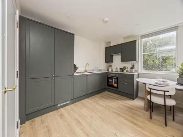 Rental! 1 BA 1 bedroom flat for rent in High Street, Worthing.