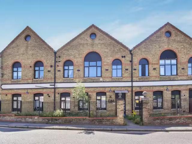 Cheap 1 BA 1 bedroom flat for rent in Homesdale road, Bromley.