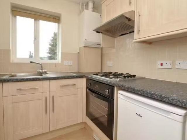 Deal! 1 BA 1 bedroom flat for rent in Honeywick Close, Bristol.