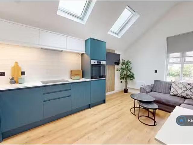 Deal! 1 BA 1 bedroom flat for rent in Kimberley Road, Cardiff.