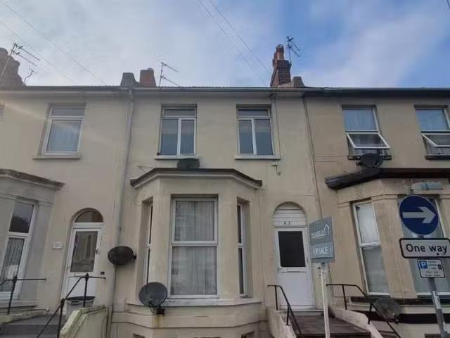 Deal! 1 BA 1 bedroom flat for rent in Langney Road, Eastbourne.