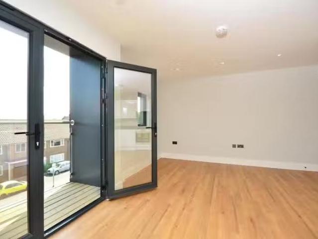 For Rent! 1 BA 1 bedroom flat for rent in Lavender Park Road.