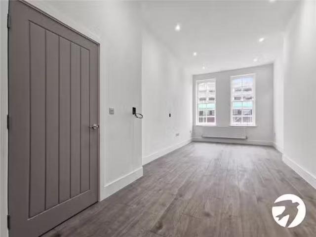 Nice 1 BA 1 bedroom flat for rent in Lowfield Street, Dartford.