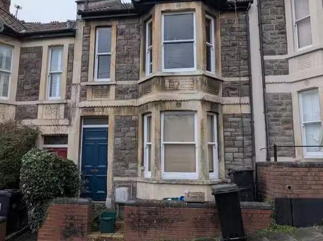 Cheap 1 BA 1 bedroom flat for rent in Montague Hill – First Fl.