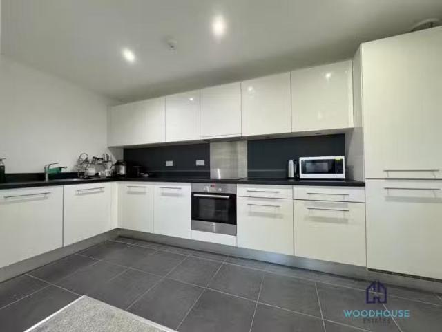 Nice 1 BA 1 bedroom flat for rent in Moore Court, Howard Road.