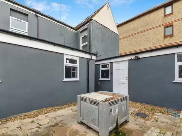 Deal! 1 BA 1 bedroom flat for rent in Rosemary Road, CO15