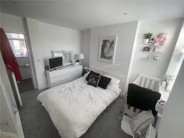 Nice 1 BA 1 bedroom flat for rent in Southbourne Lane East, So.