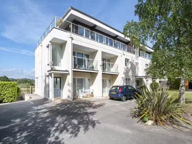 Rental! 1 BA 1 bedroom flat for rent in Snowdon road, Westbour.