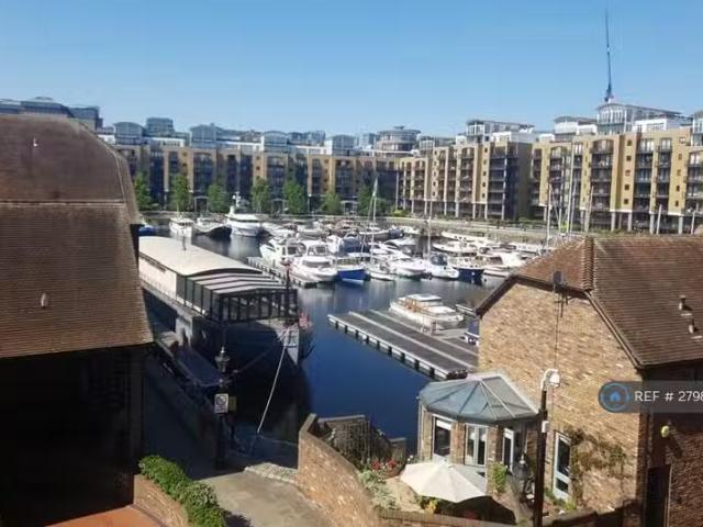 Cozy 1 BA 1 bedroom flat for rent in St Katharine Dock, London.