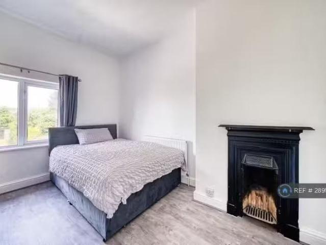 Nice 1 BA 1 bedroom house share for rent in Church Road, Stoke.