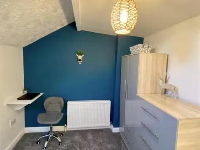 Cozy 1 BA 1 bedroom house share for rent in Albion Street, Bur.