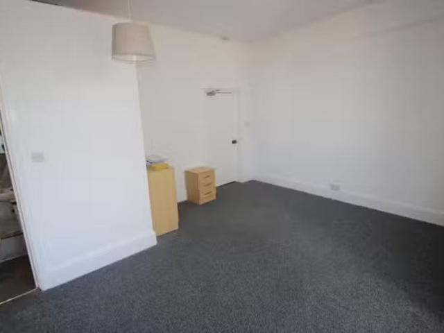 For Rent! 1 BA 1 bedroom house share for rent in Bensham Manor.
