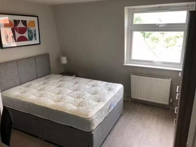 Rental! 1 BA 1 bedroom house share for rent in Elizabeth Way.