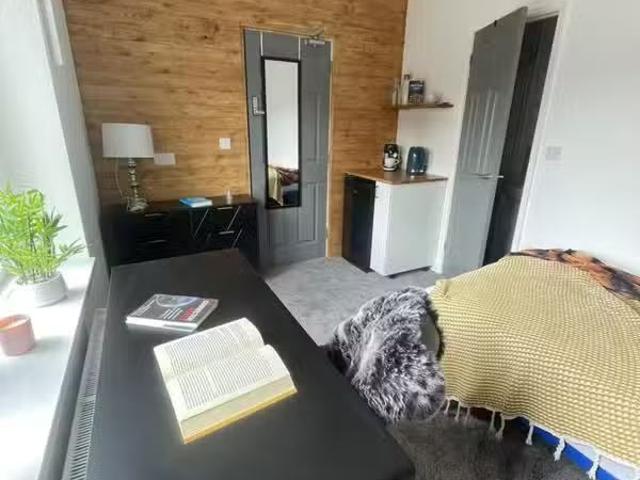 Charming 1 BA 1 bedroom house share for rent in Fisher Road.