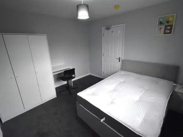 Cheap 1 BA 1 bedroom house share for rent in Kirby Road, Room.