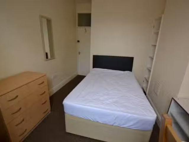 Charming 1 BA 1 bedroom house share for rent in Hugh Road, Cov.