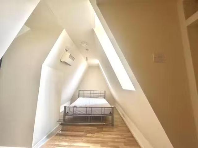 Unique 1 BA 1 bedroom house share for rent in Moor End Lane, B.