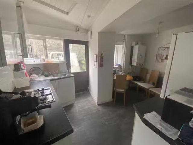 Cheap 1 BA 1 bedroom house share for rent in Park Street, Tref.