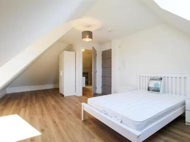 Just in! 1 BA 1 bedroom house share for rent in Room 6, High S.