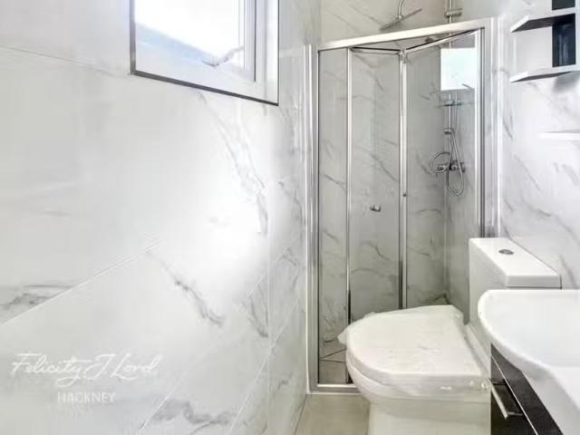 Just in! 1 BA 1 bedroom house share for rent in Well Street, L.