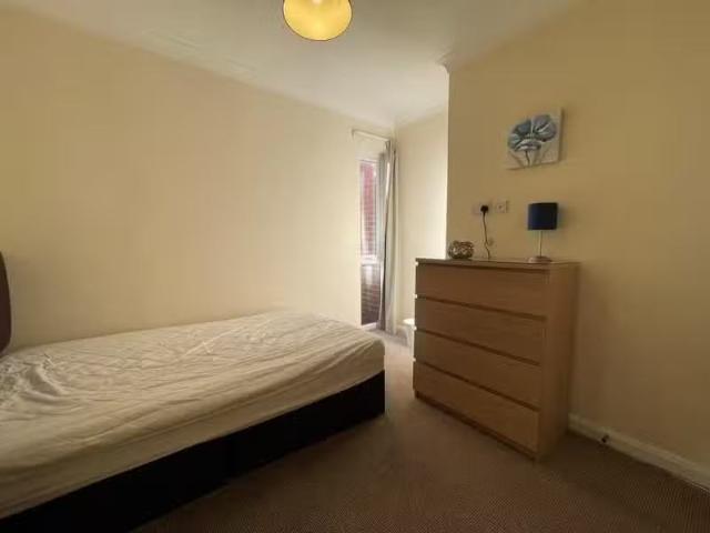 Just in! 1 BA 1 bedroom house share for rent in Westmorland St.