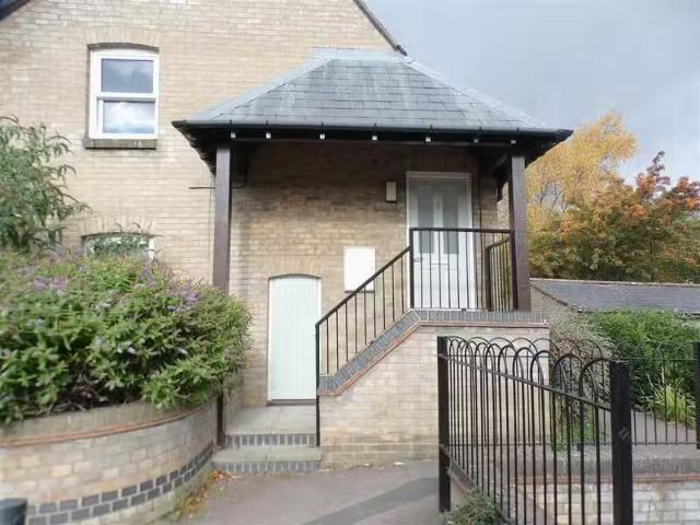 Just in! 1 BA 1 bedroom maisonette for rent in Tom Amey Court.