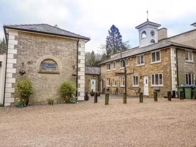 Just in! 1 BA 1 bedroom semi detached house for rent in Portsm.