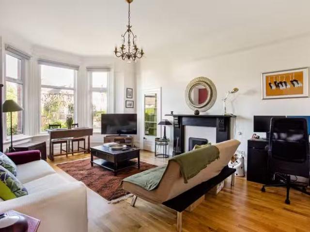 New 1 BA 1 bedroom property to let in 7 Park Road, Surbiton, S.
