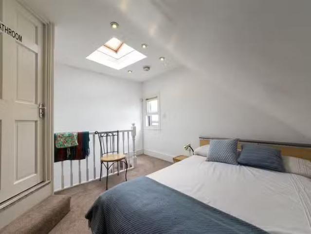 Cheap 1 BA 1 bedroom town house for rent in Verulam Road, St..