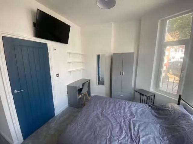 New 1 BA 1 bedroom terraced house for rent in 57 Inglefield Av.