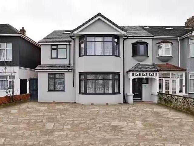 Charming 1 BA 1 bedroom terraced house for rent in Eastern Ave.