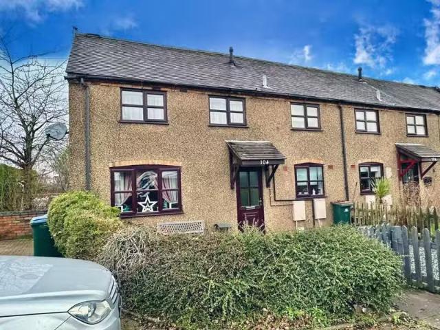 Just in! 1 BA 1 bedroom terraced house for rent in Hawkes Mill.