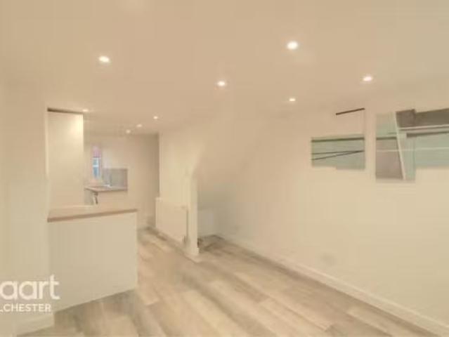 Charming 1 BA 1 bedroom terraced house for rent in Magdalen St.