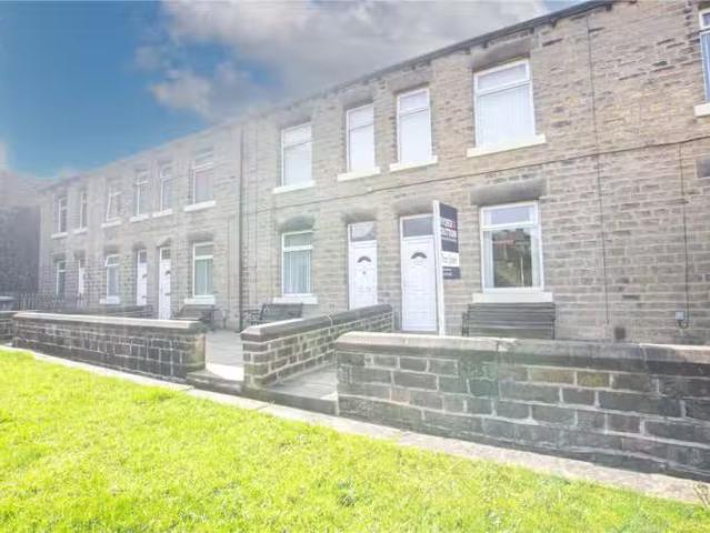 Deal! 1 BA 1 bedroom terraced house for rent in Manchester Roa.