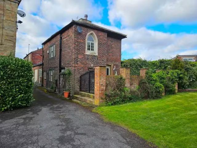 Cozy 1 BA 2 bedroom cottage for rent in 1 The Smithy, BD19