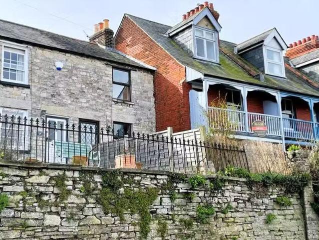 Deal! 1 BA 2 bedroom cottage for rent in High Street, Swanage.