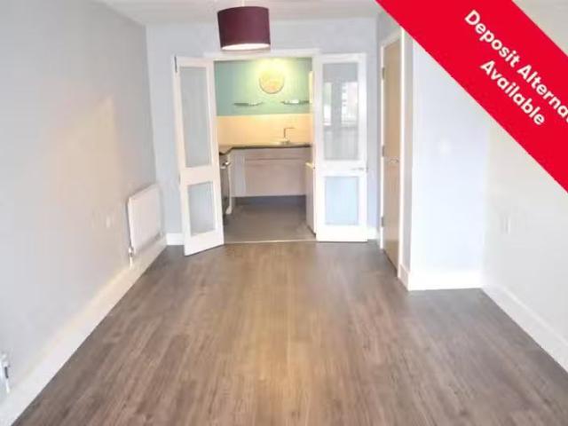 Cozy 1 BA 2 bedroom apartment for rent in Brighton Road, Purle.