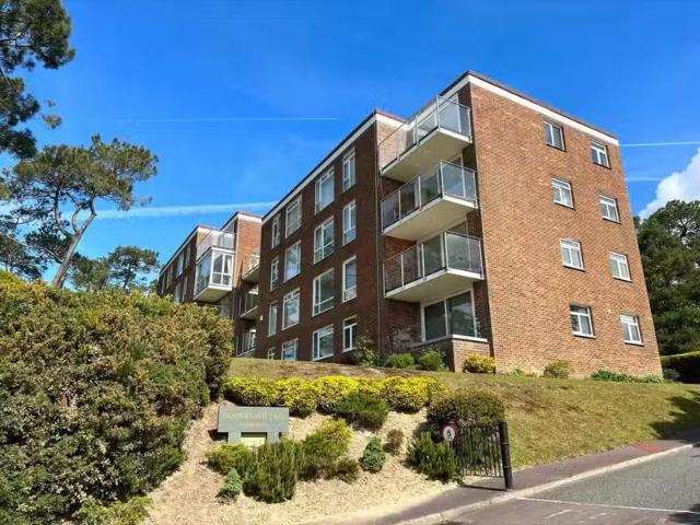 New 1 BA 2 bedroom apartment for rent in Brownsea View Avenue.